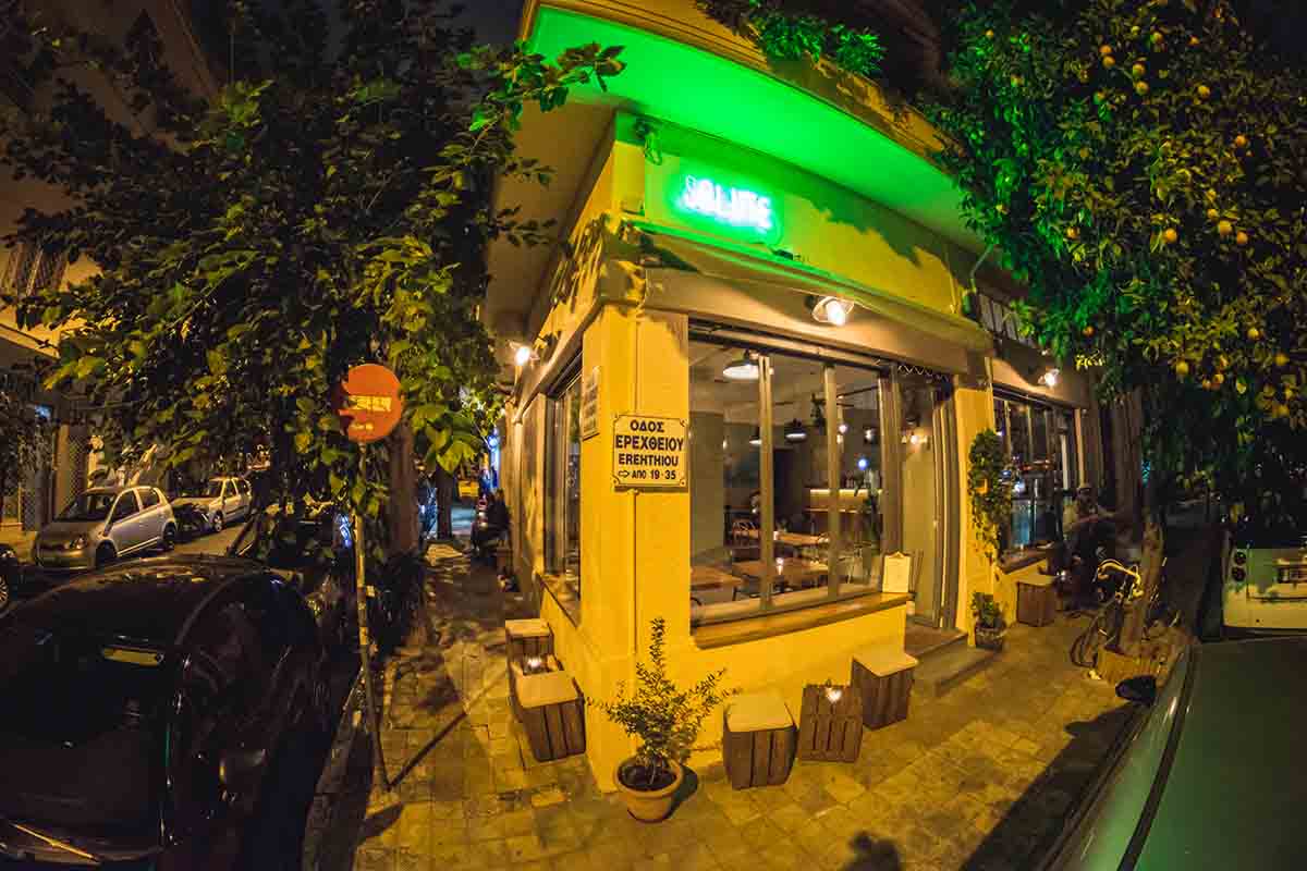 Salute Bistro: Μία all-day “συντεταγμένη” στη σκιά της Ακρόπολης που ...