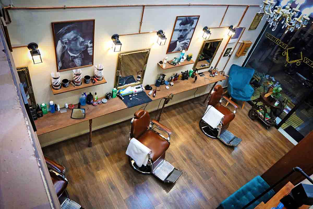Peaky Barbers: 2 σύγχρονα μπαρπέρικα με όλη την αυθεντικότητα του ...