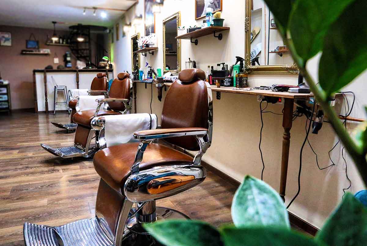 Peaky Barbers: 2 σύγχρονα μπαρπέρικα με όλη την αυθεντικότητα του ...