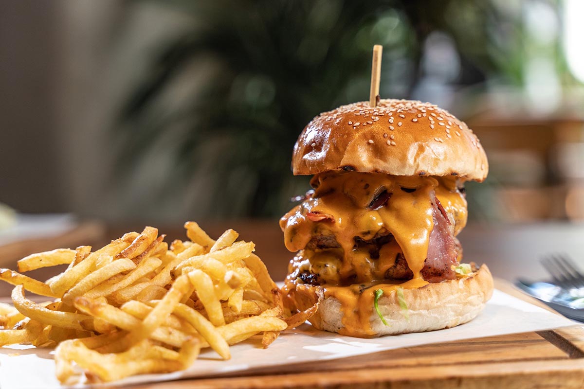 Gigi Burger: Πεντανόστιμες pop γεύσεις, σ’ ένα καταπράσσινο pop ...