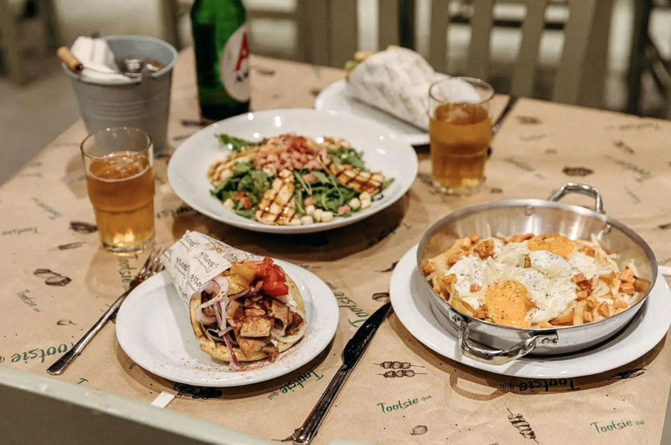Tootsie Grill & Wrap: Επική κρεατοφαγία στο Λιβάδι της Σερίφου - Athens ...