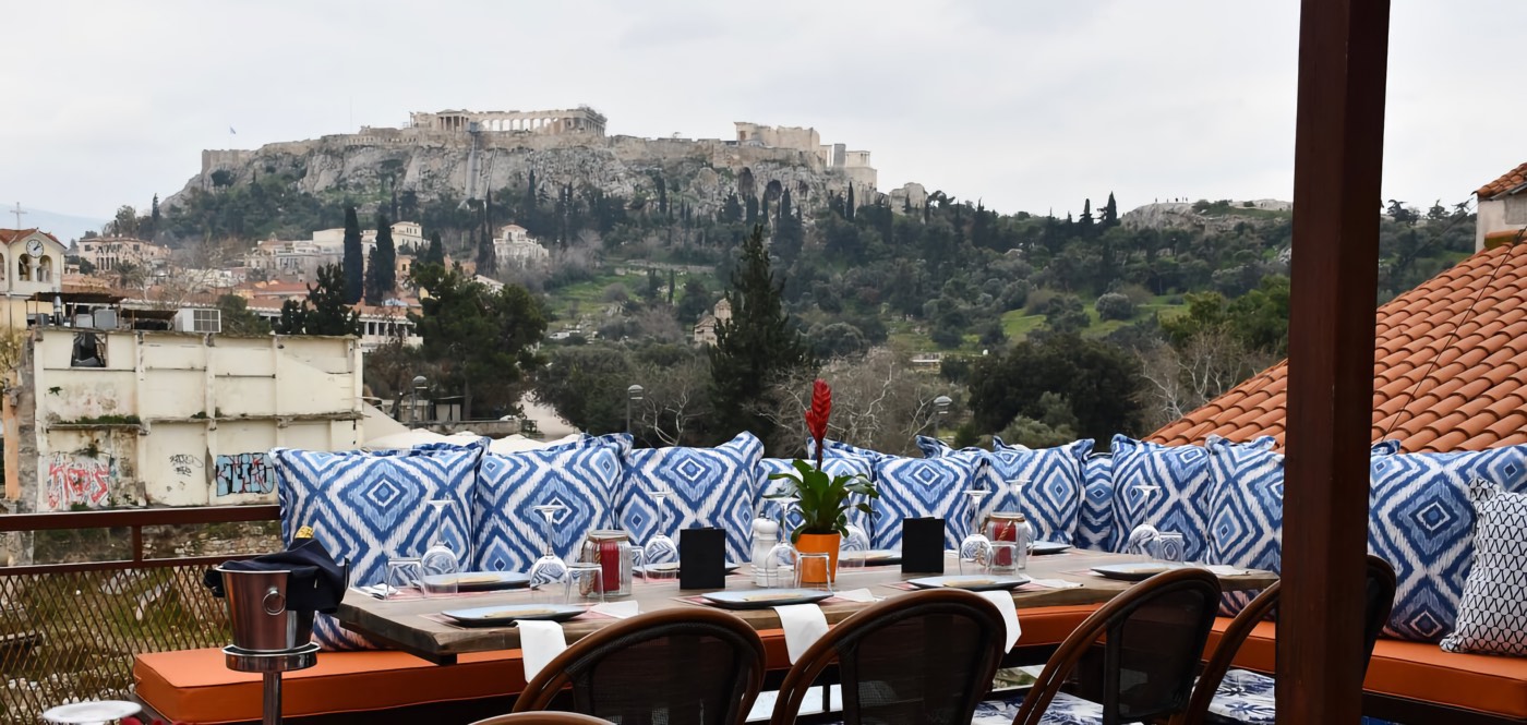 Εν Αιθρία Athens: Η νέα ταράτσα της πόλης έχει ζεν αύρα και την πιο ...