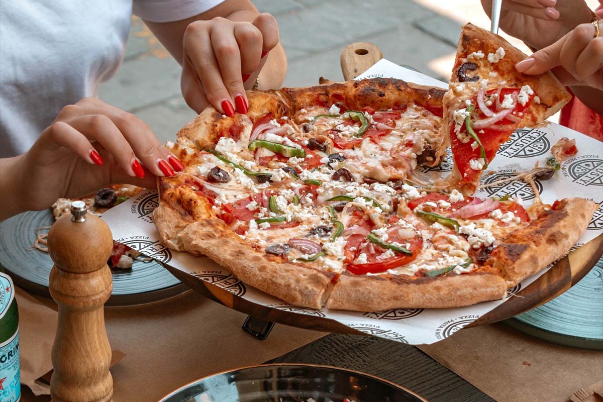 Crusty Pizza: Η ιδανική «συντεταγμένη» στην Καλαμάτα για ιταλικό που ...