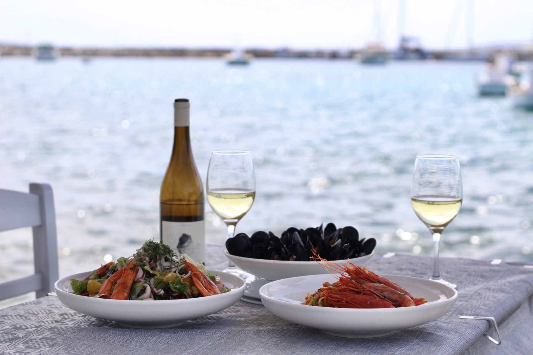 Το Μπαλκόνι του Άκη σε καλοδέχεται με αξεπέραστες γεύσεις και μαγευτική ...