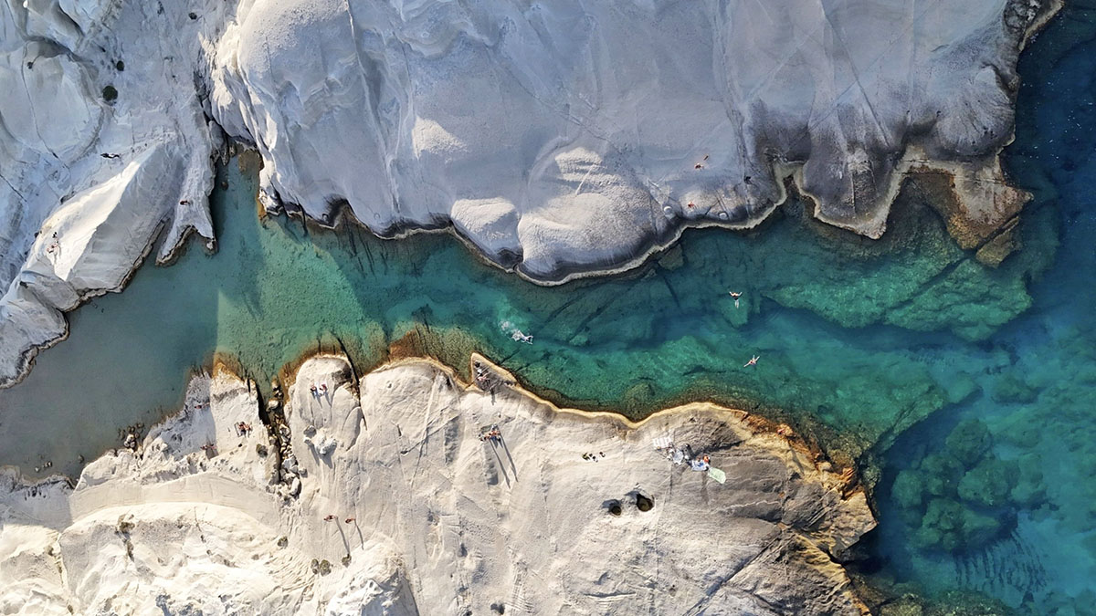 Sandy Waves: Θάλασσα, ήλιος και περιπέτεια στη Μήλο, είσαι έτοιμος ...