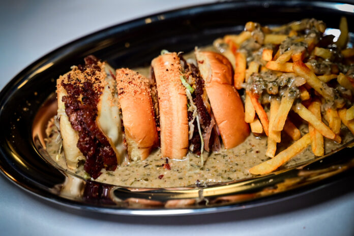 F* Smashing District: Elevated comfort street food και άλλες νοστιμιές ...