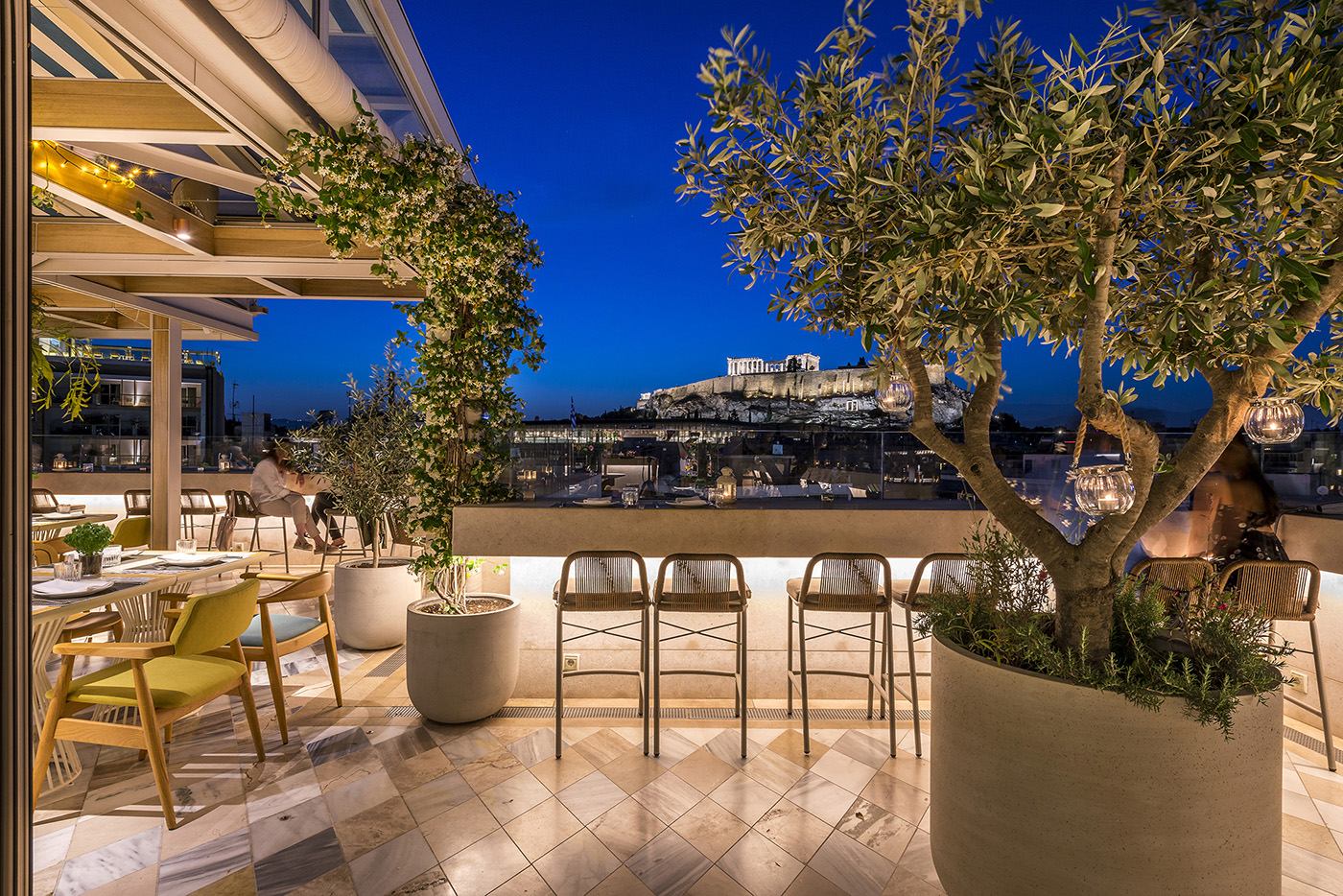 Η ζωή είναι υπέροxη στο stork rooftop bar restaurant στην Αθήνα ...
